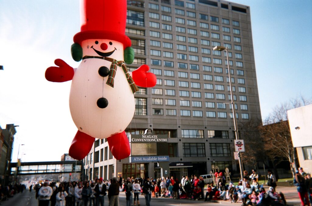 Frosty Snowman Parade Balloon - Fabulous Inflatables, Christmas Parade