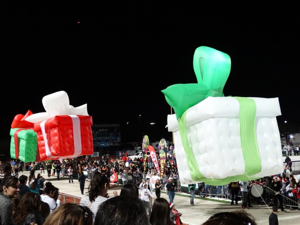 Christmas Gift Parade Balloon, 16ft - Fabulous Inflatables, Holiday Parade