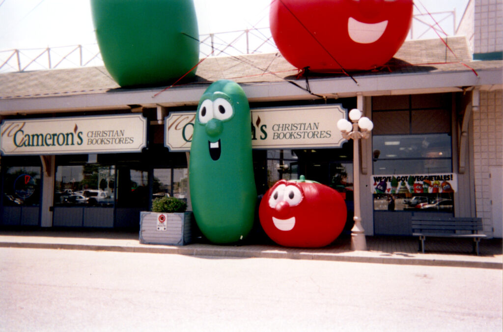 Veggie Tales (8' Larry & 4' Bob)