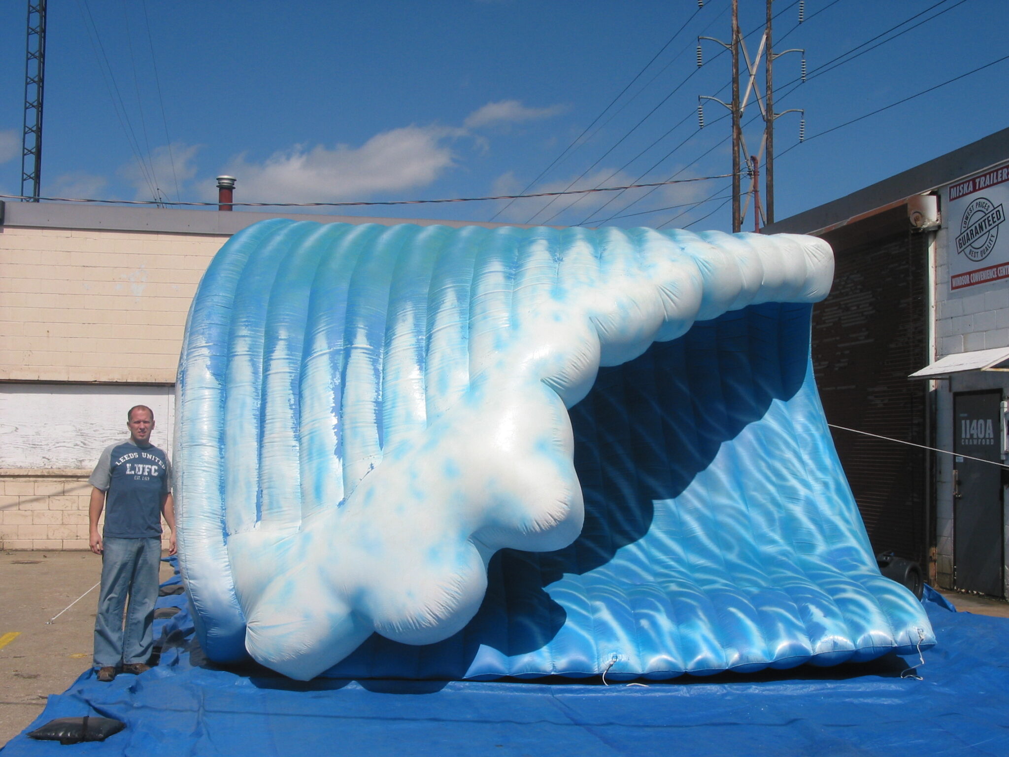 Wave Parade Balloon (Large), 20'