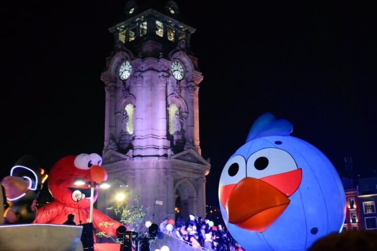 Angry Birds Parade Balloons - Fabulous Inflatables, Popular Character ...